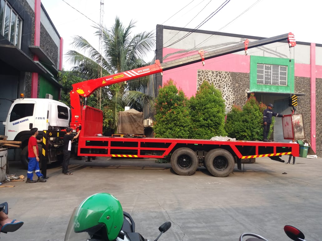Jual Mobil Crane 5 Ton Bergaransi Resmi